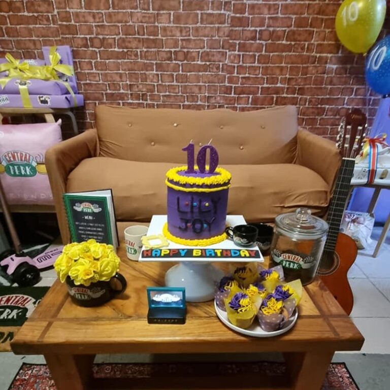 Friends themed birthday party - DIY Party Central